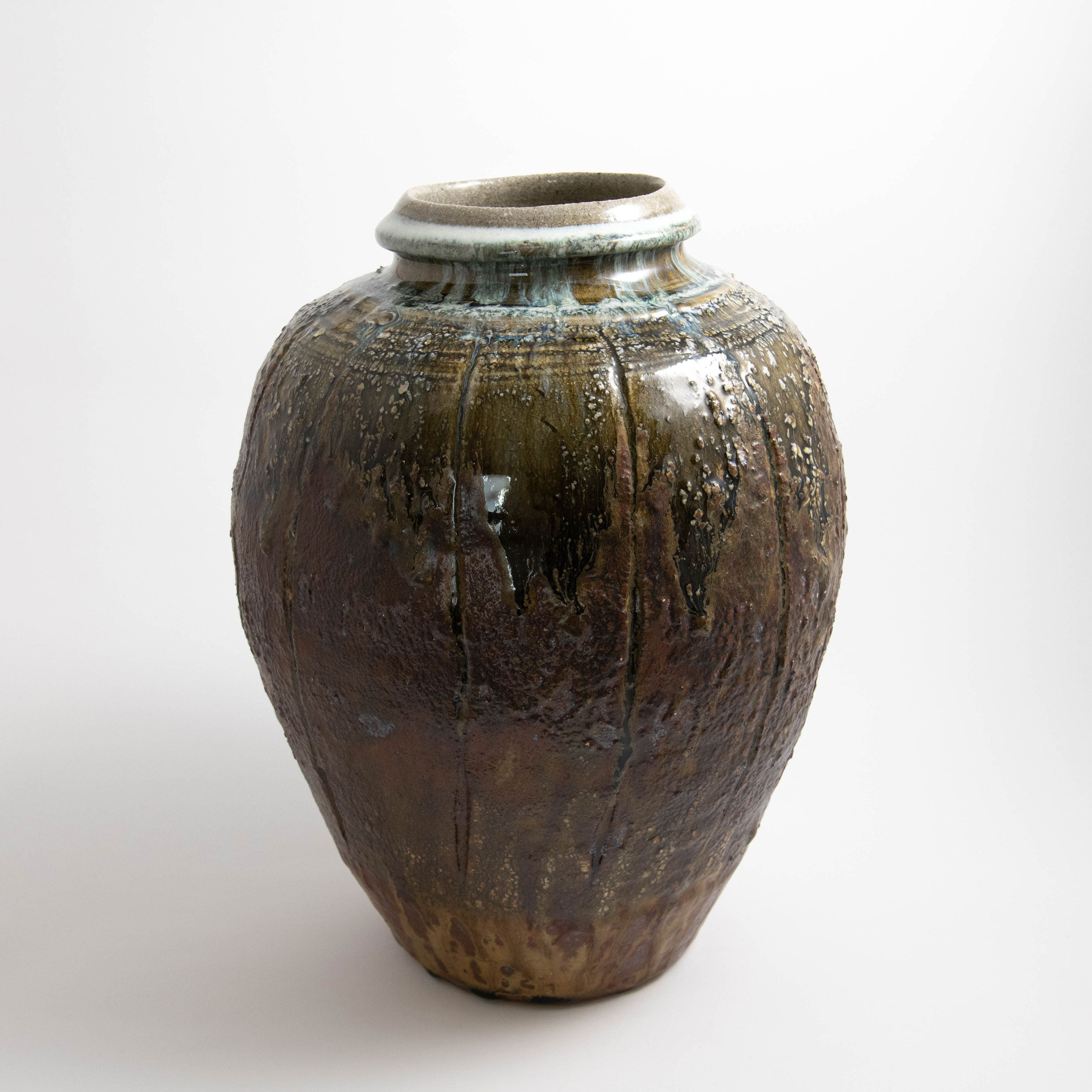 Mike Dodd Large Textured Pot – Goldmark