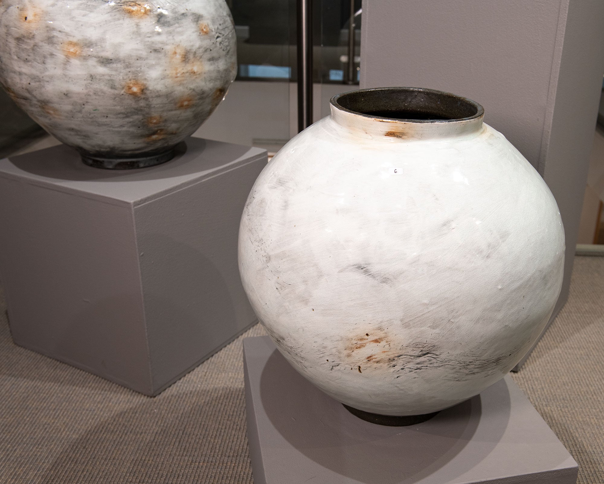 Kang-hyo Lee Moon Jar – Goldmark