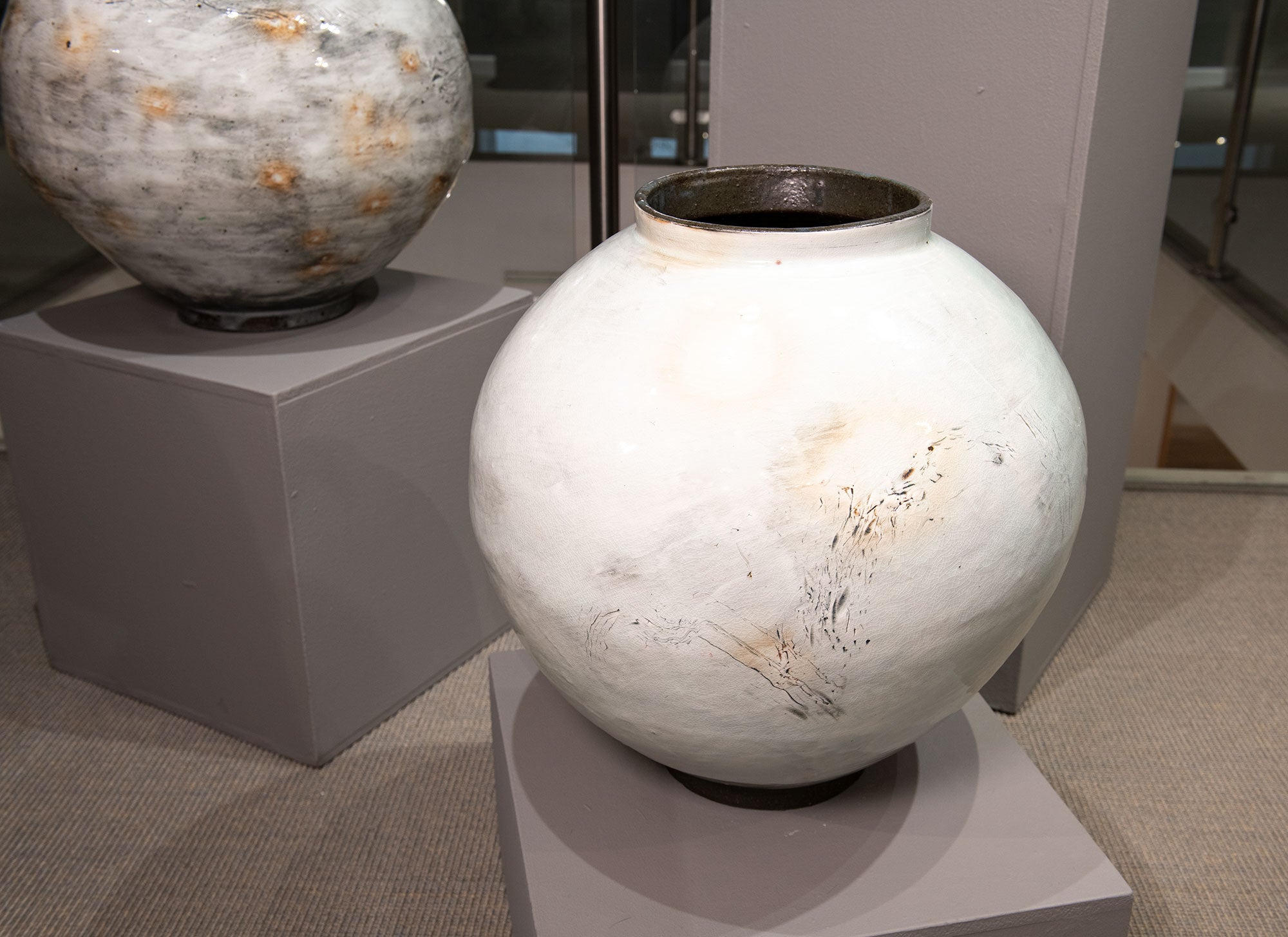 Kang-hyo Lee Moon Jar – Goldmark