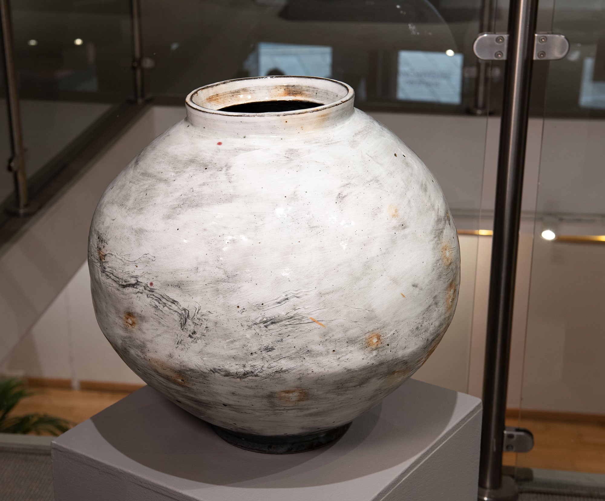 Kang-hyo Lee Moon Jar – Goldmark