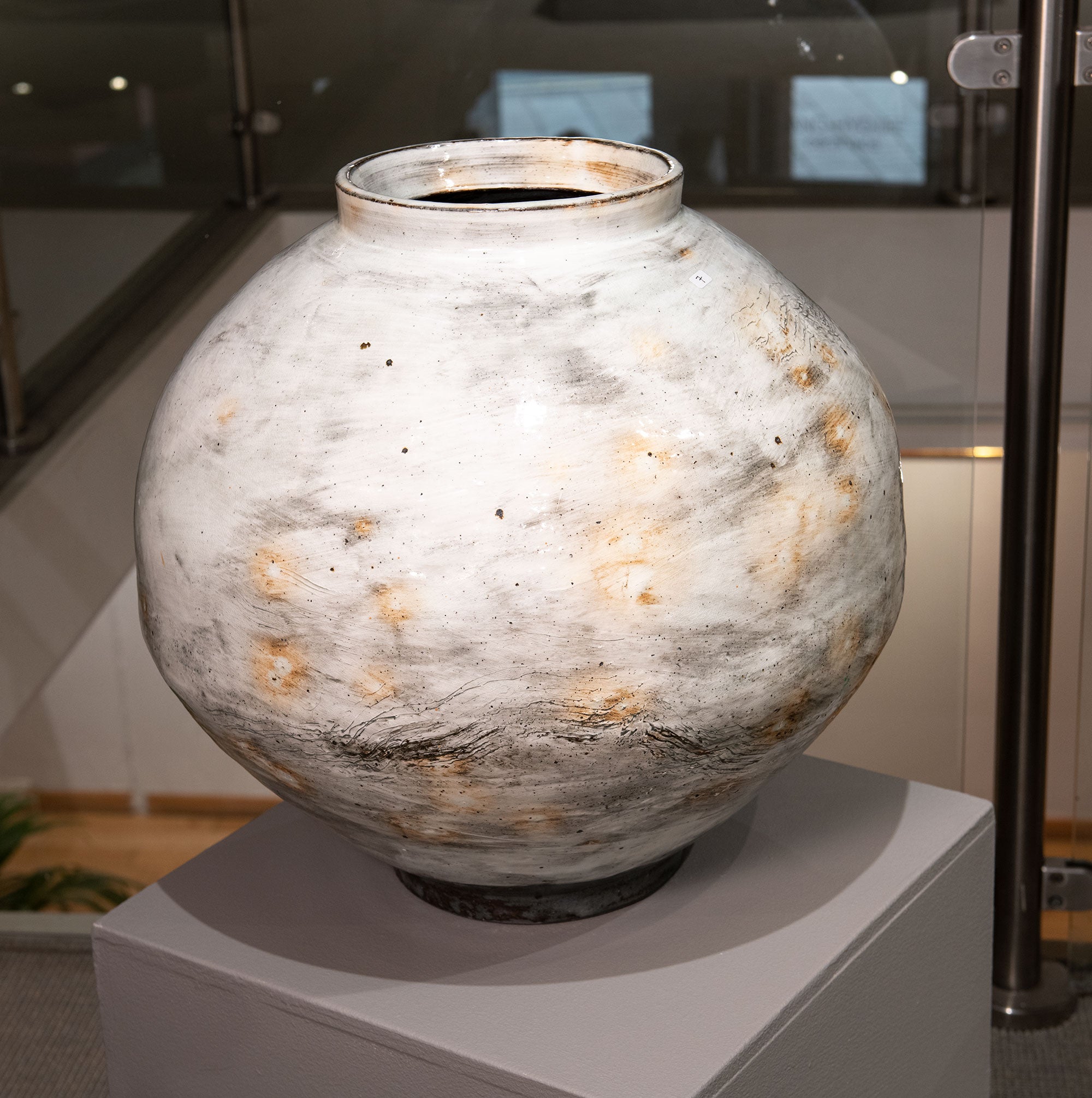 Kang-hyo Lee Moon Jar – Goldmark