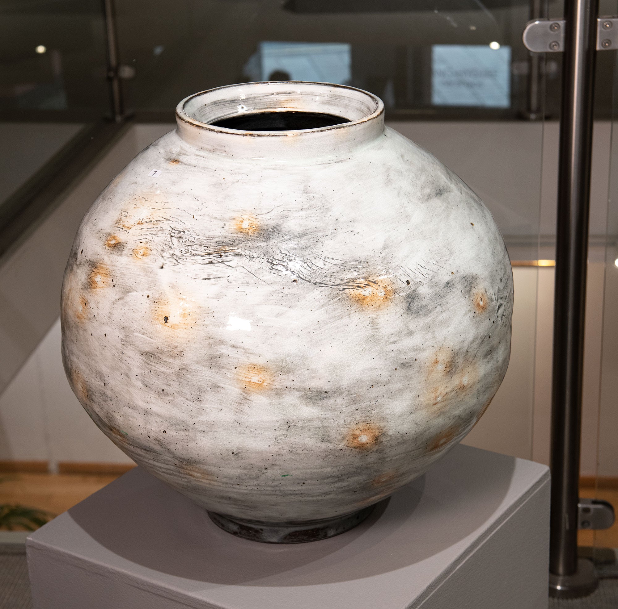 Kang-hyo Lee Moon Jar – Goldmark